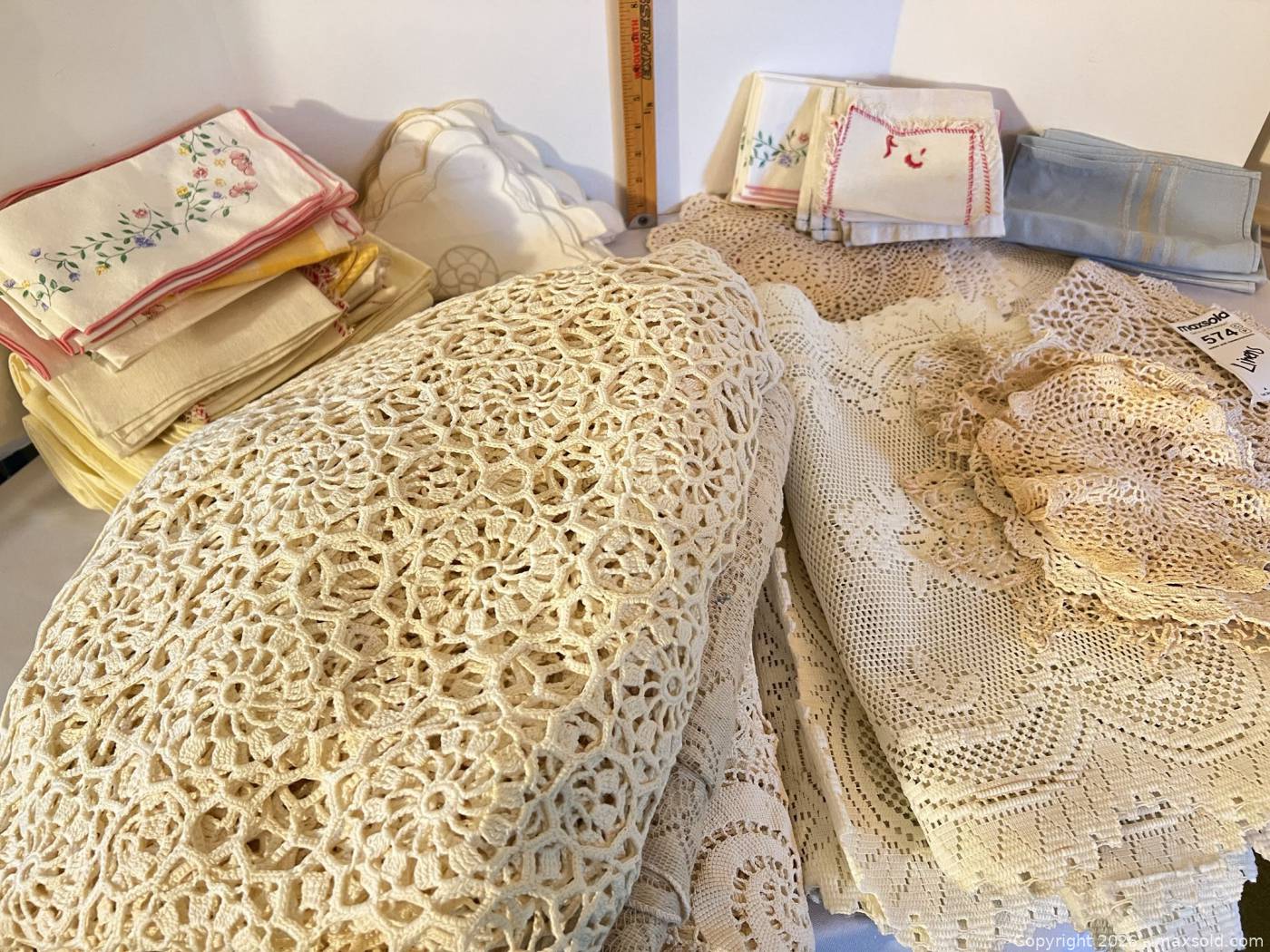 Vintage crochet lace tablecloths, doilies & napkins | Maxsold