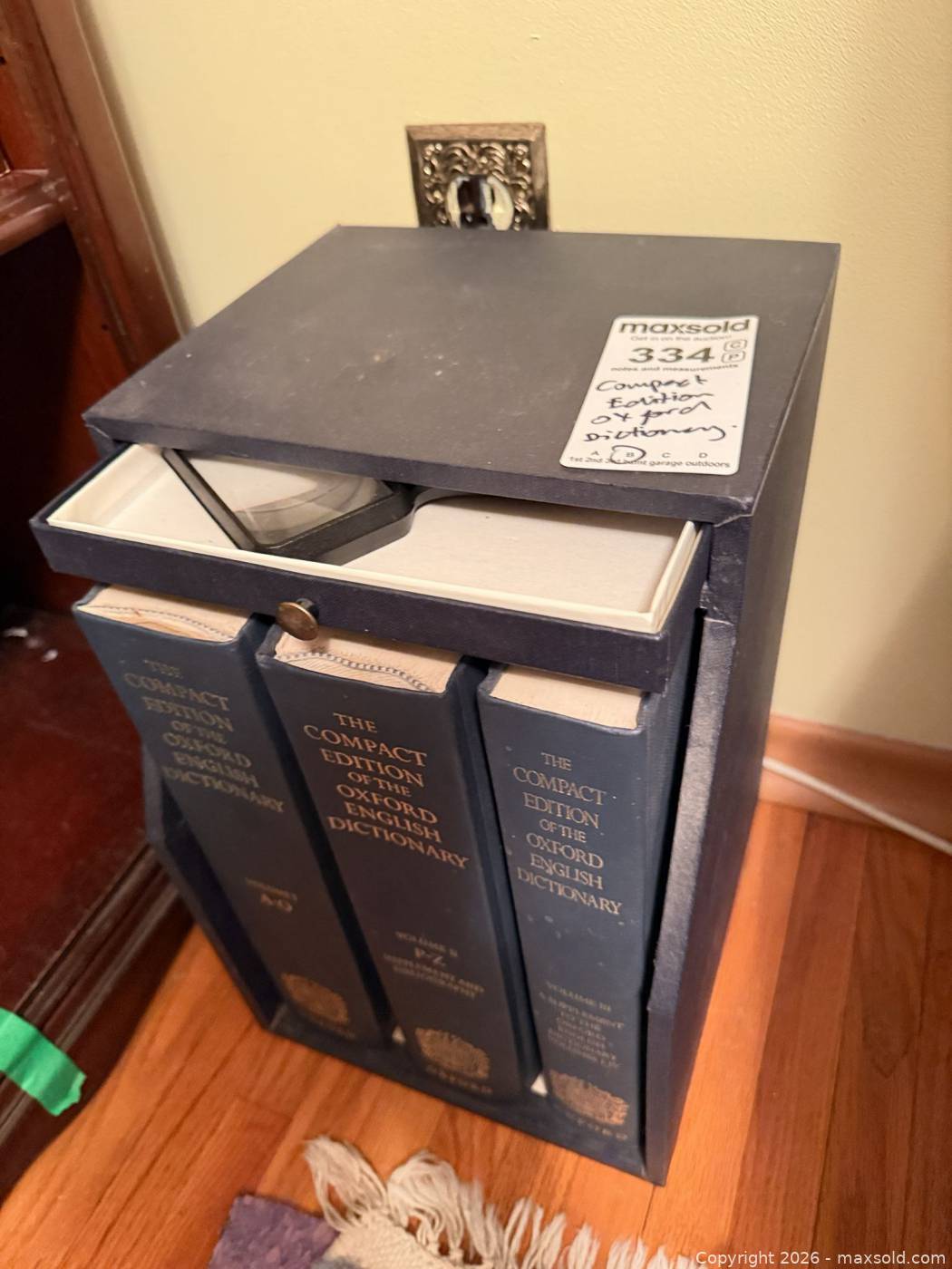 Oxford English Dictionary Compact 3-Volume Set 1987 | Maxsold