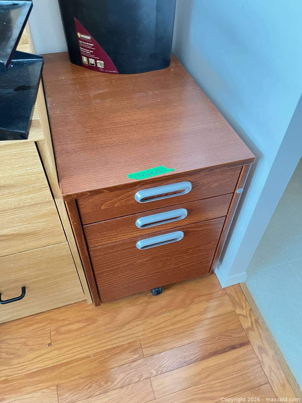 Filing cabinet, shredder, paper tray | Maxsold