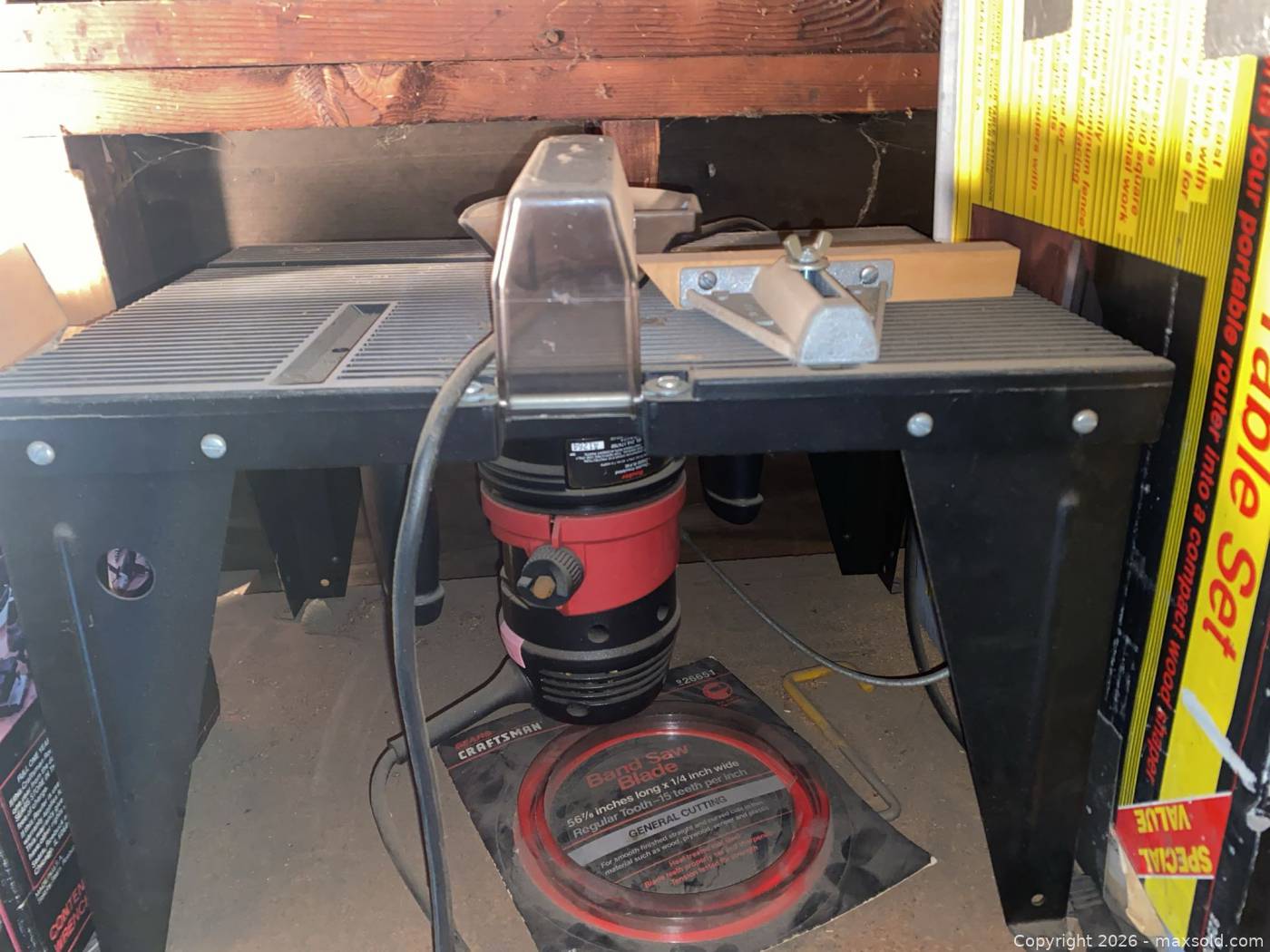 Craftsman router, table, bits and guard | Maxsold