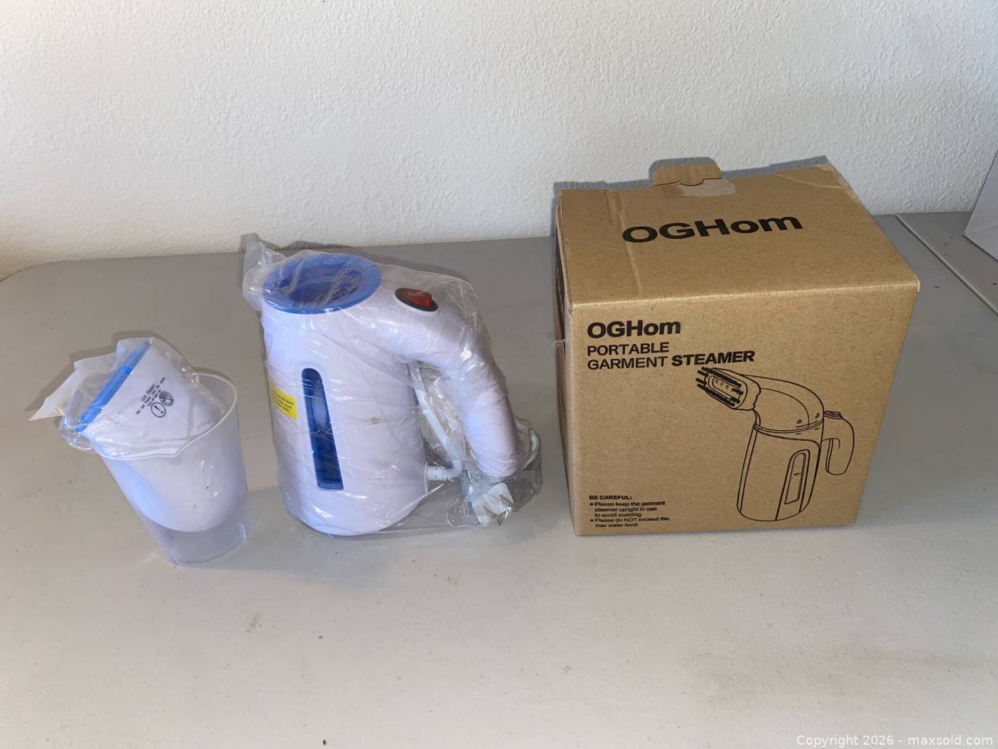 OGHom portable garment steamer with accessories | Maxsold