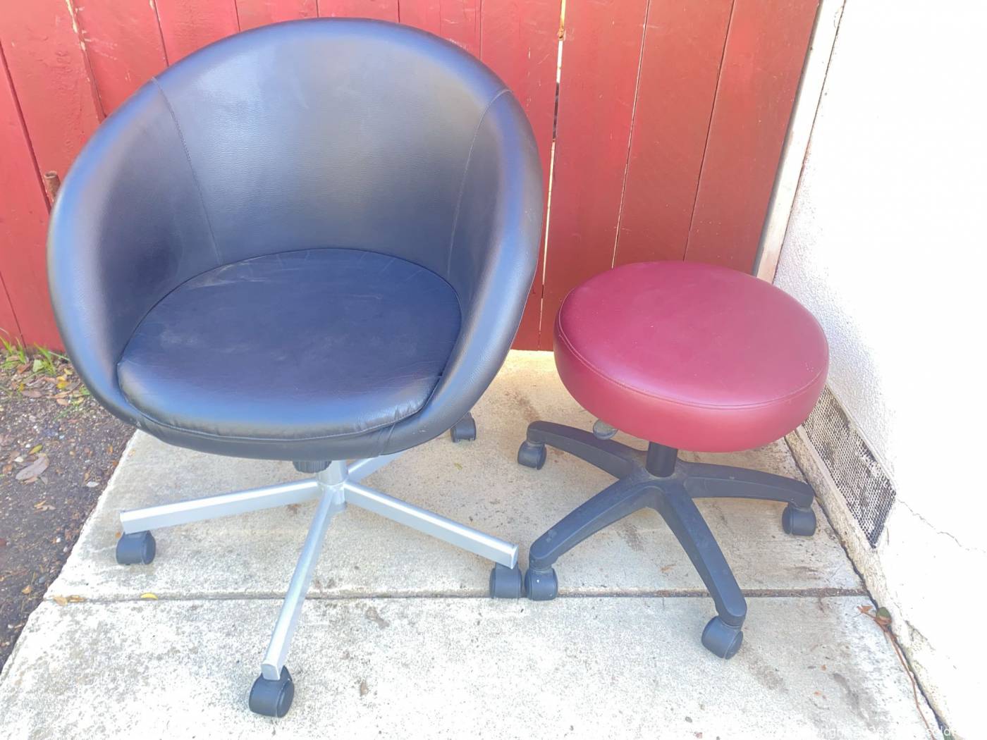 Black rolling vinyl tub chair with casters and maroon vinyl round ...