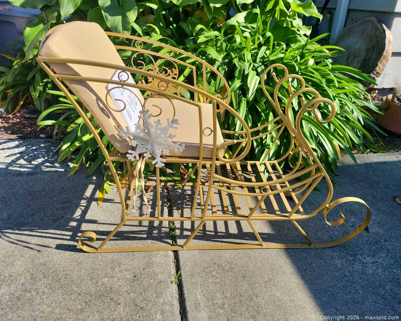 Gold metal decorative holiday sleigh with cushion | Maxsold