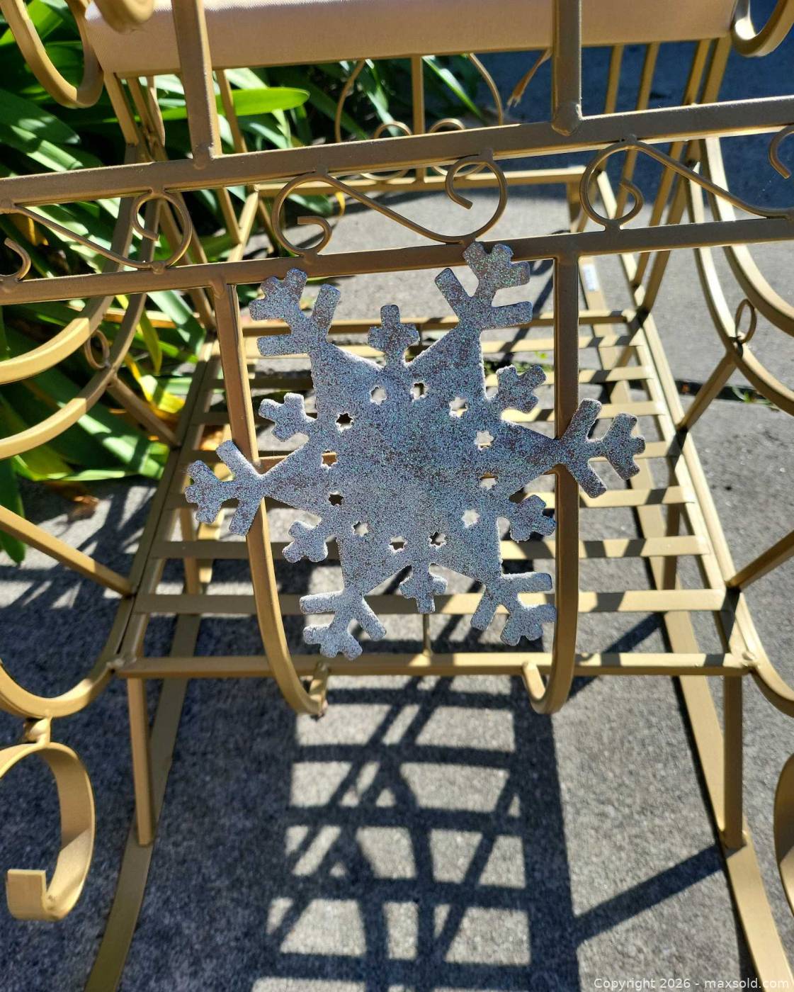 Gold metal decorative holiday sleigh with cushion | Maxsold