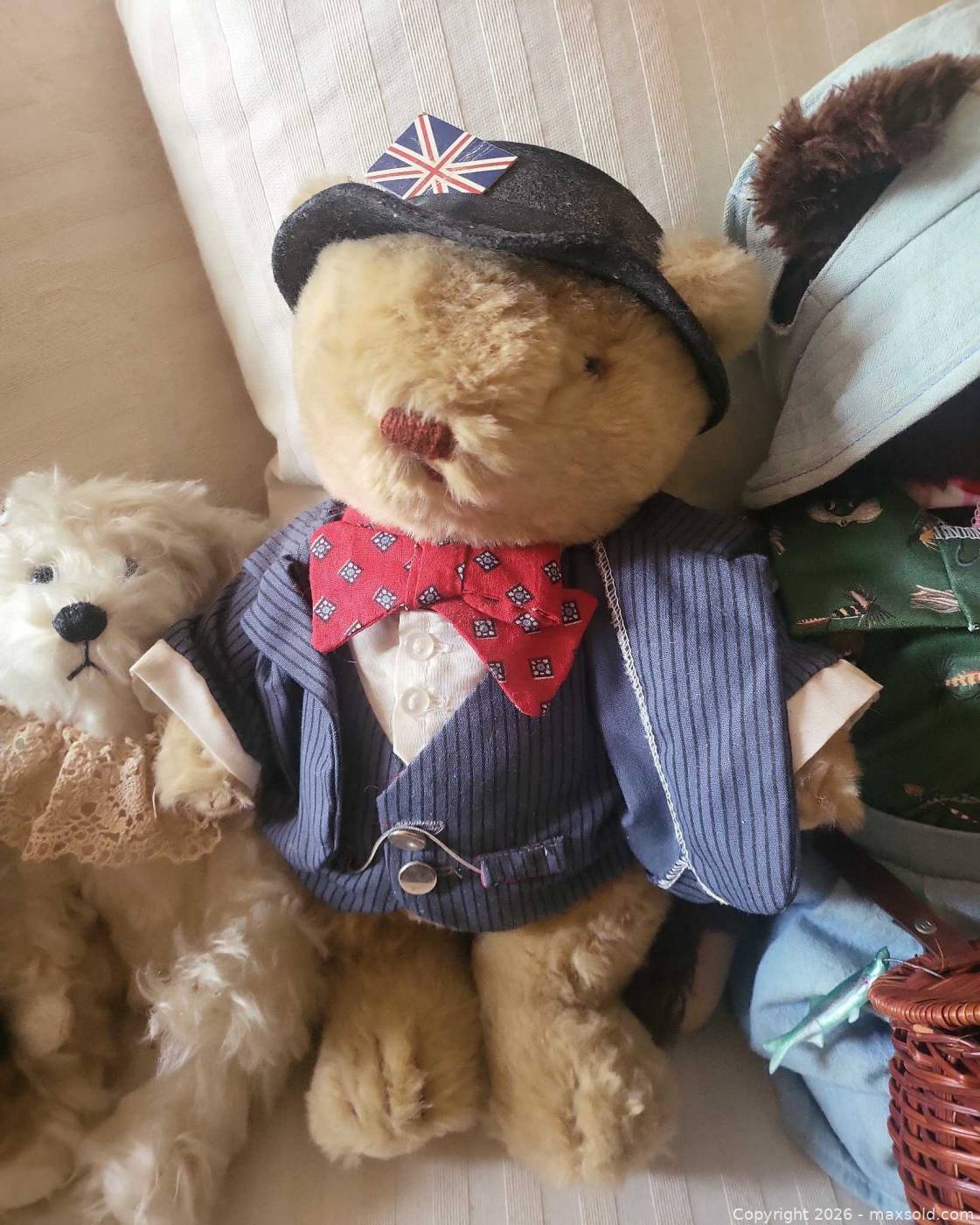 Lot of 10 collectible handmade teddy bears and stuffed animals | Maxsold