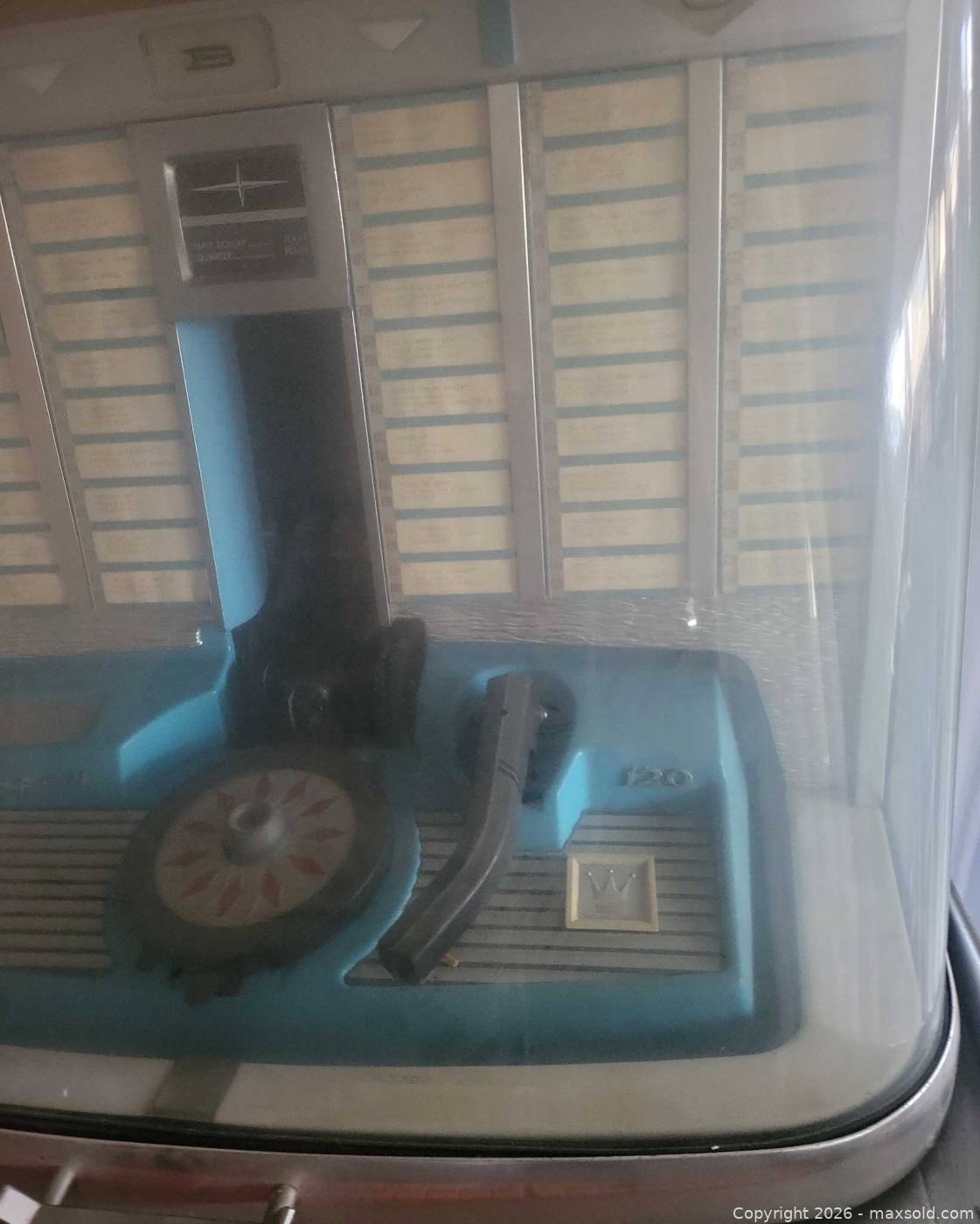 Vintage floor-standing jukebox, 120 song | Maxsold