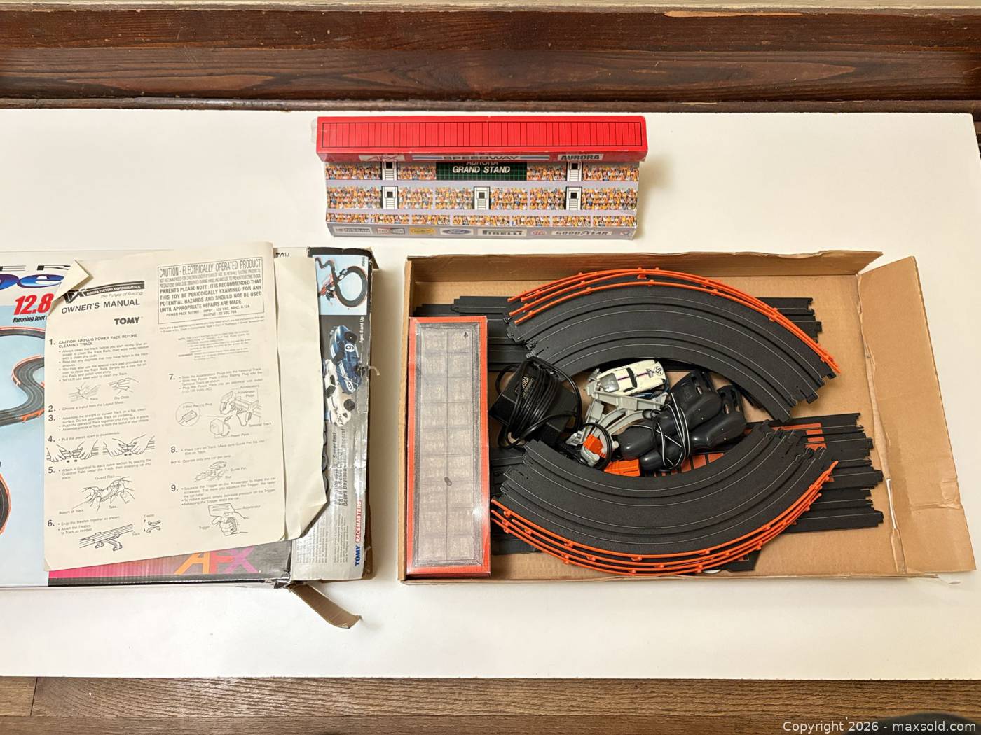 Tomy AFX Racemasters Coupes 128' Slot Car Set | Maxsold