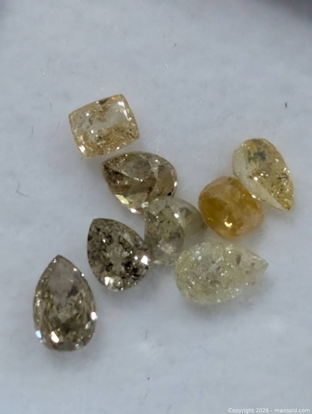 Fancy color loose diamonds approx 1ct | Maxsold