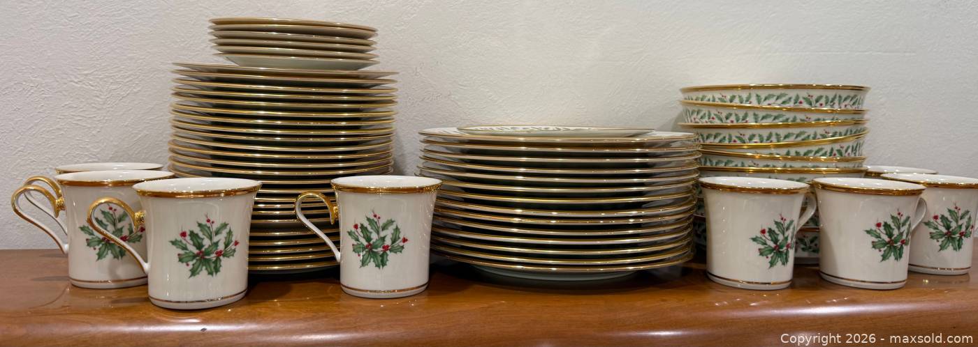 Lenox Holiday Dimension dinnerware set | Maxsold
