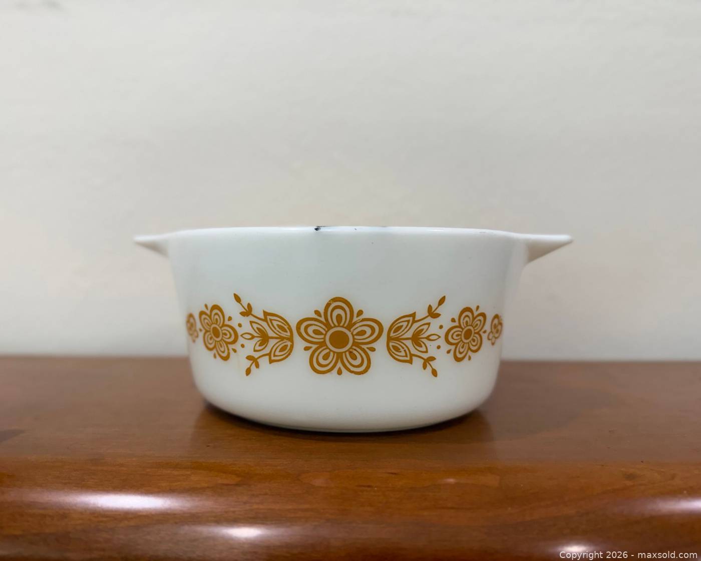 Vintage Pyrex Butterfly Gold casserole dish | Maxsold