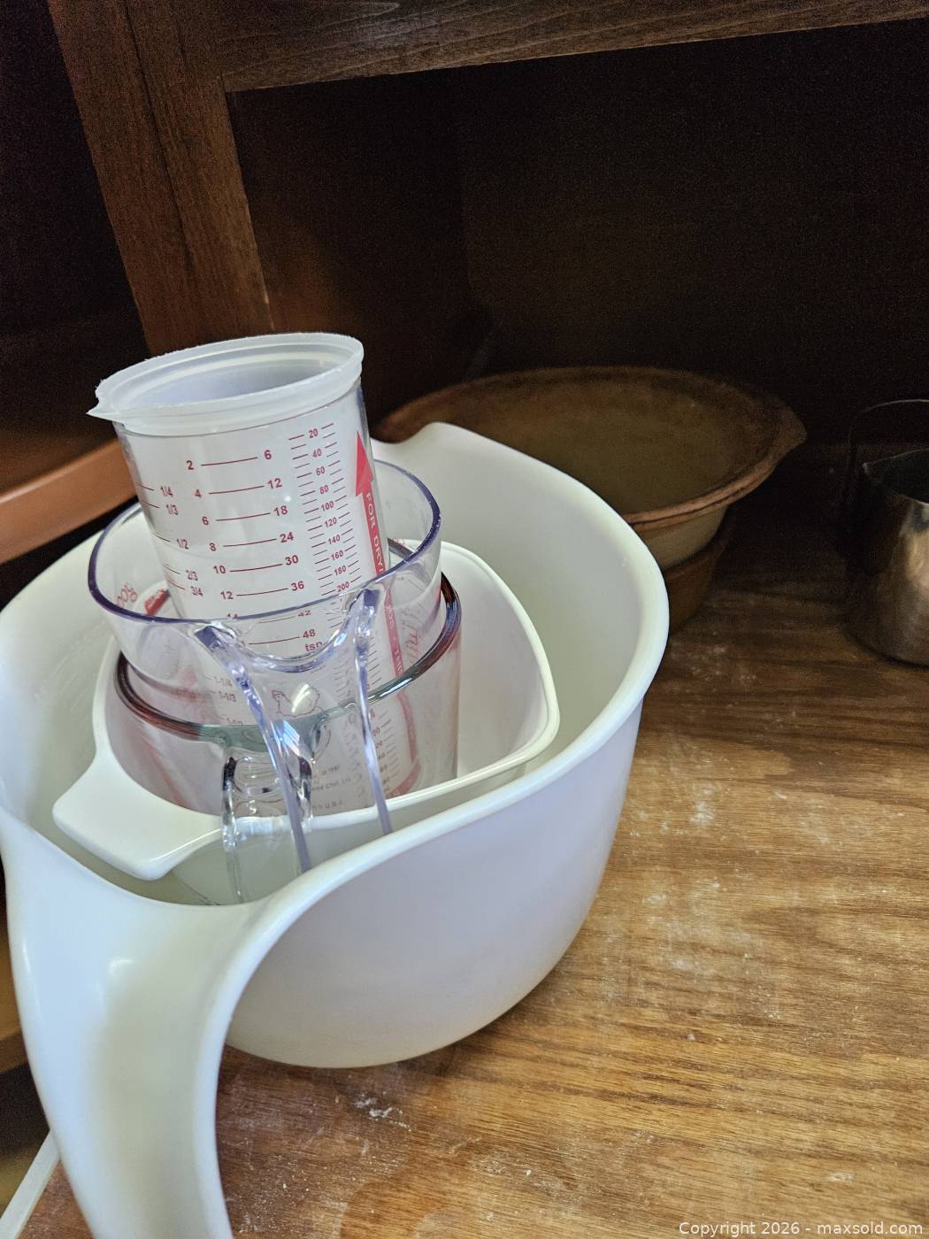 Assorted kitchen measuring and prep tools | Maxsold