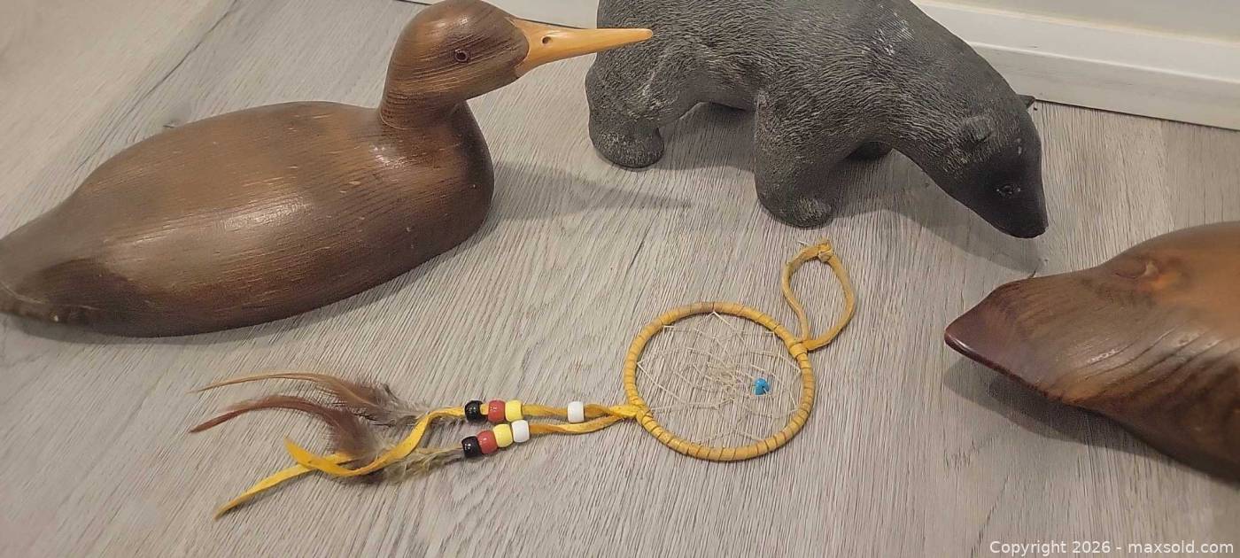 Country Traditions signed duck decoys, polar bear figurine and ...