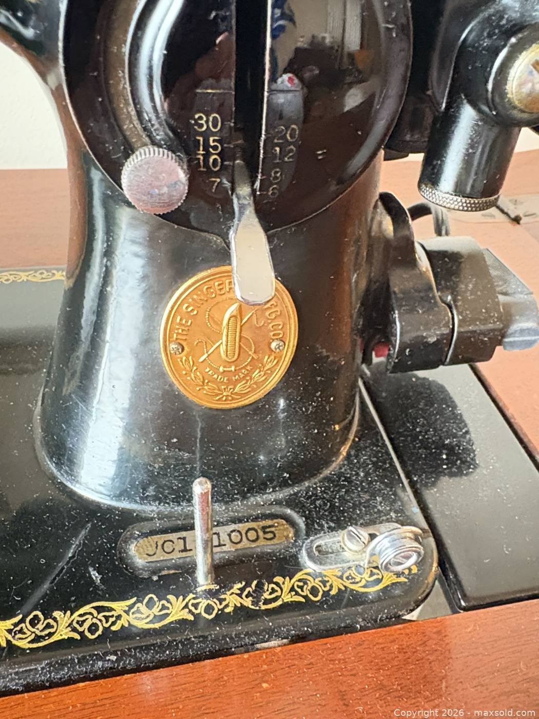 Singer electric sewing machine in flip-top cabinet with stool | Maxsold