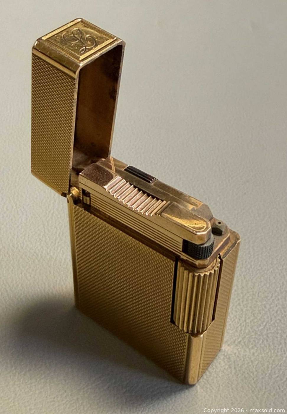 Vintage French S.T. Dupont gold-plated lighter | Maxsold