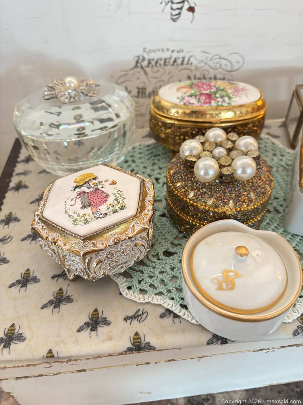 7 vintage decorative trinket boxes | Maxsold