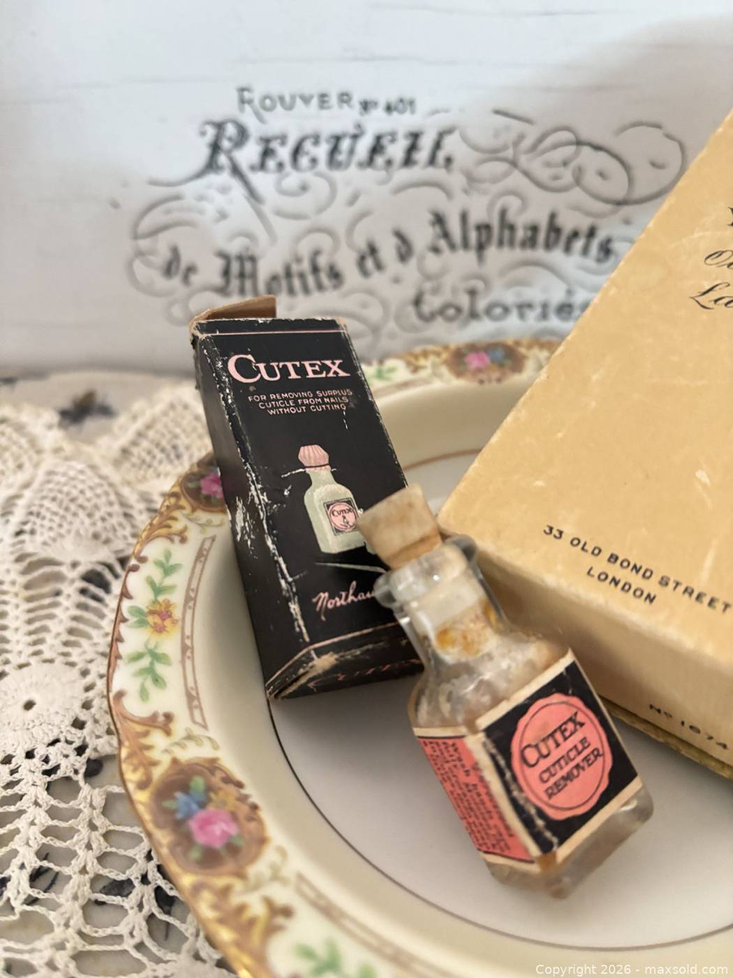 Yardley lavender bottle, Cutex cuticle remover, floral saucer | Maxsold