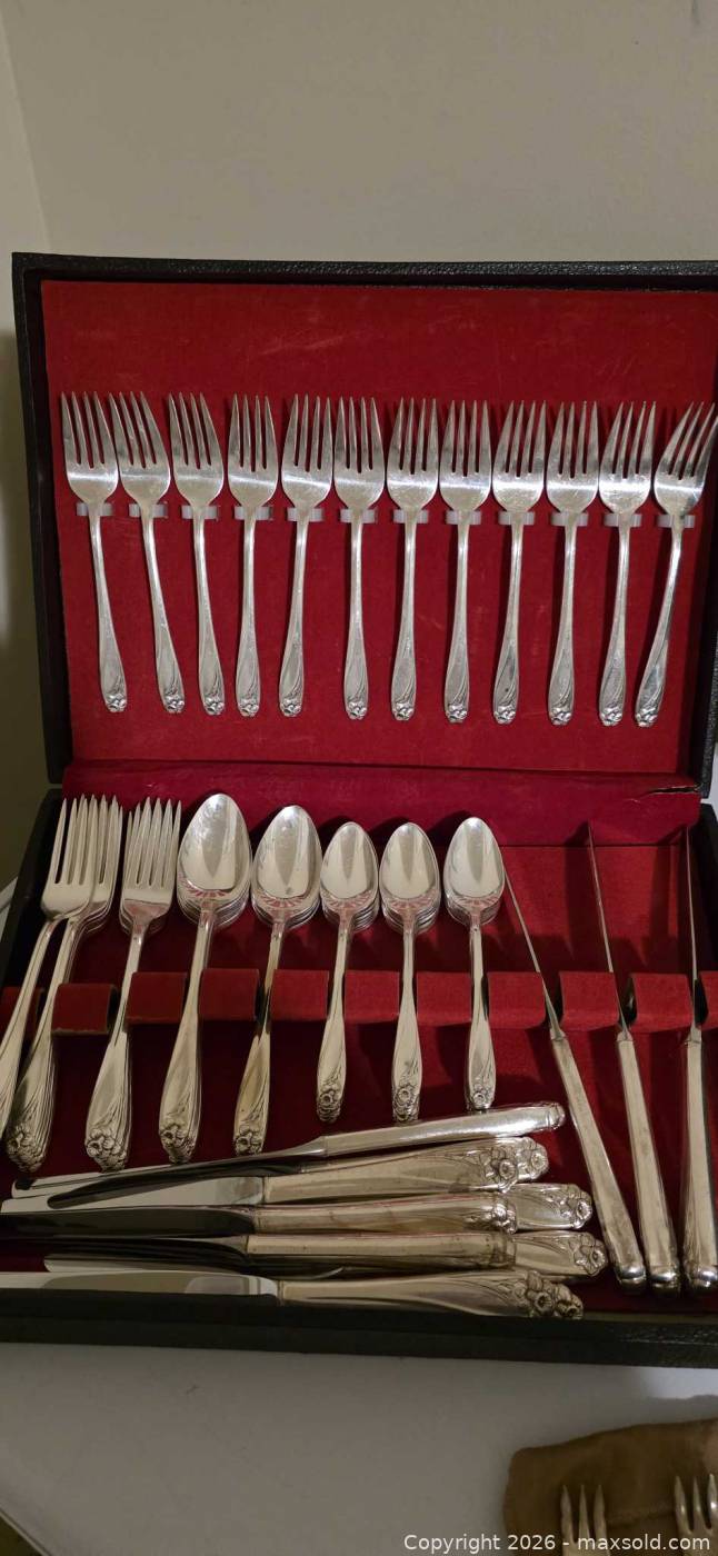Vintage silver-plated flatware and appetizer sets | Maxsold