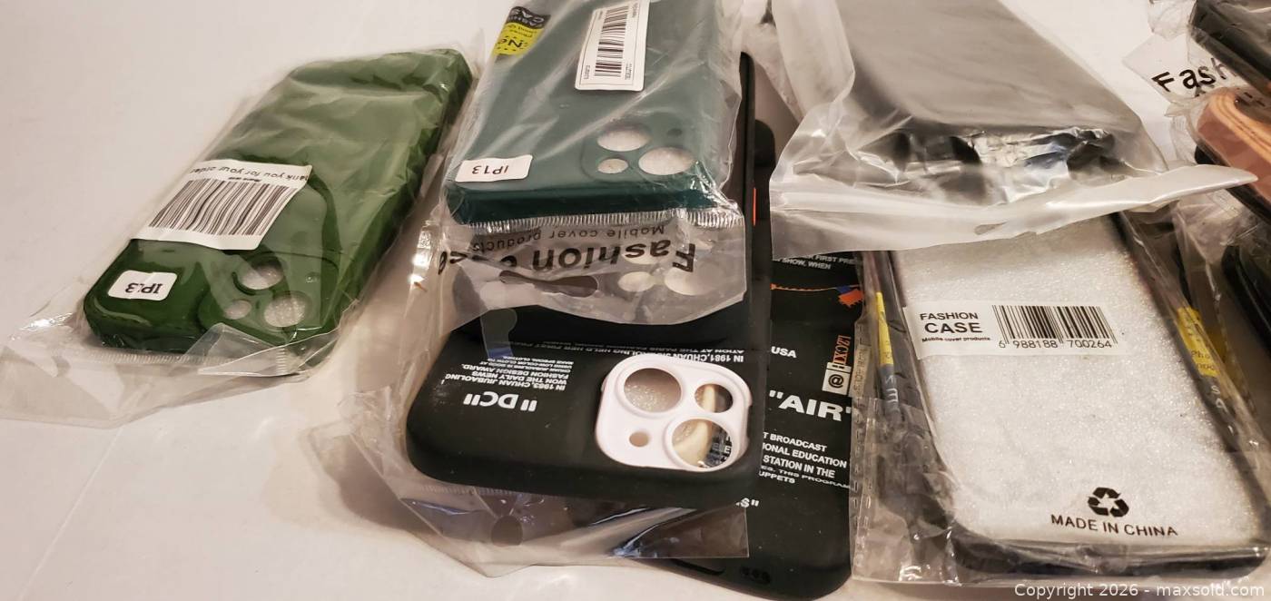 Lot of new iPhone cases earth tones | Maxsold