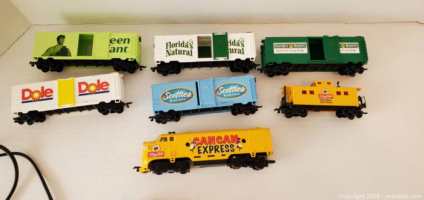 ShopRite electric holiday train set with locomotive, 7 freight cars ...