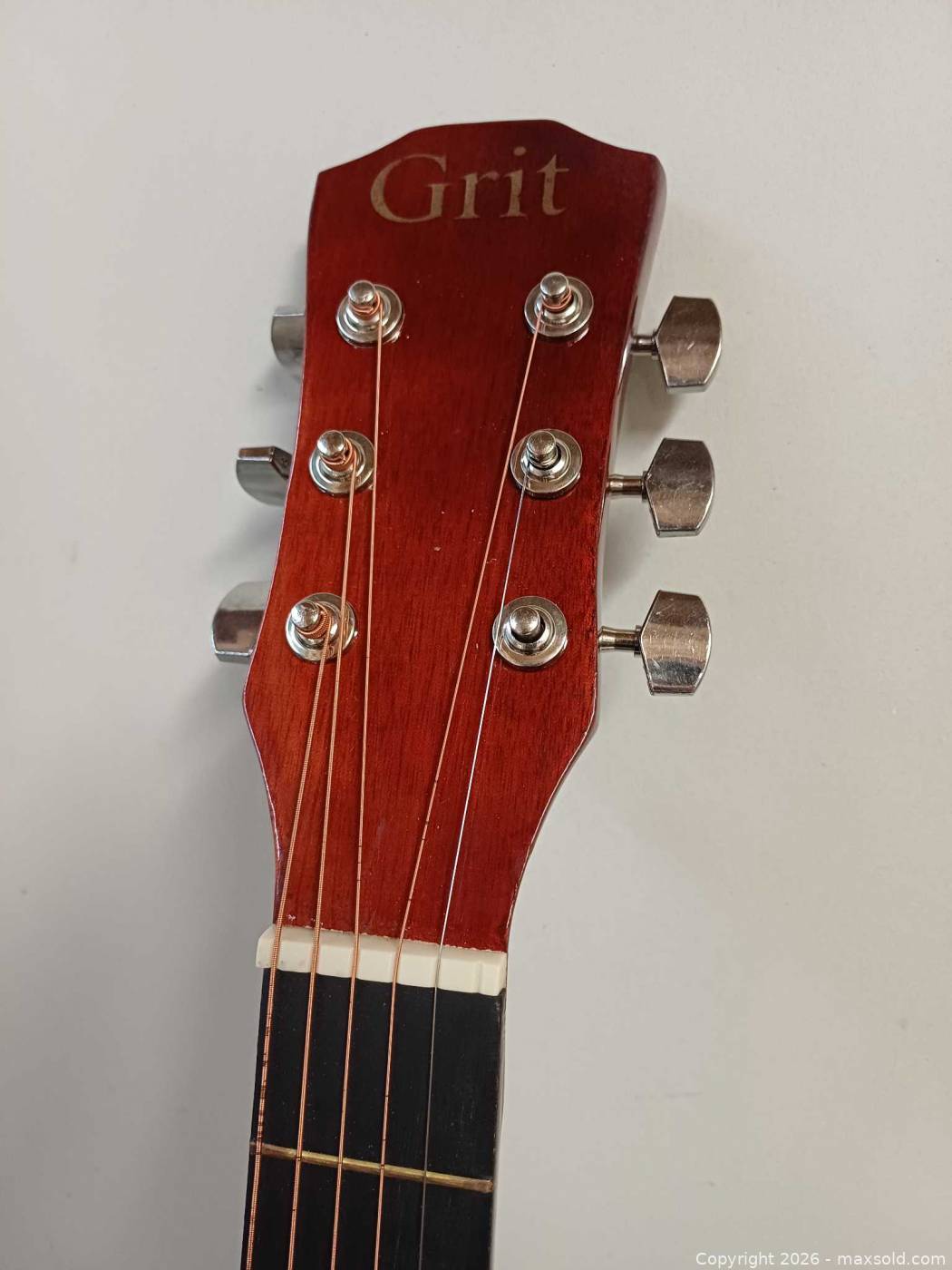 Grit 6-string acoustic guitar with strap | Maxsold