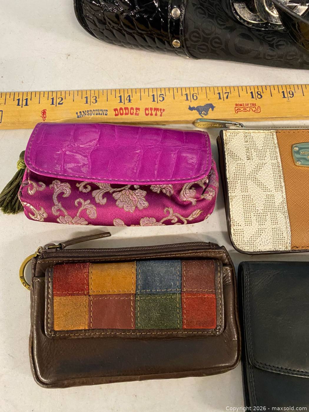 Michael Kors Handbag and Wallets Lot | Maxsold