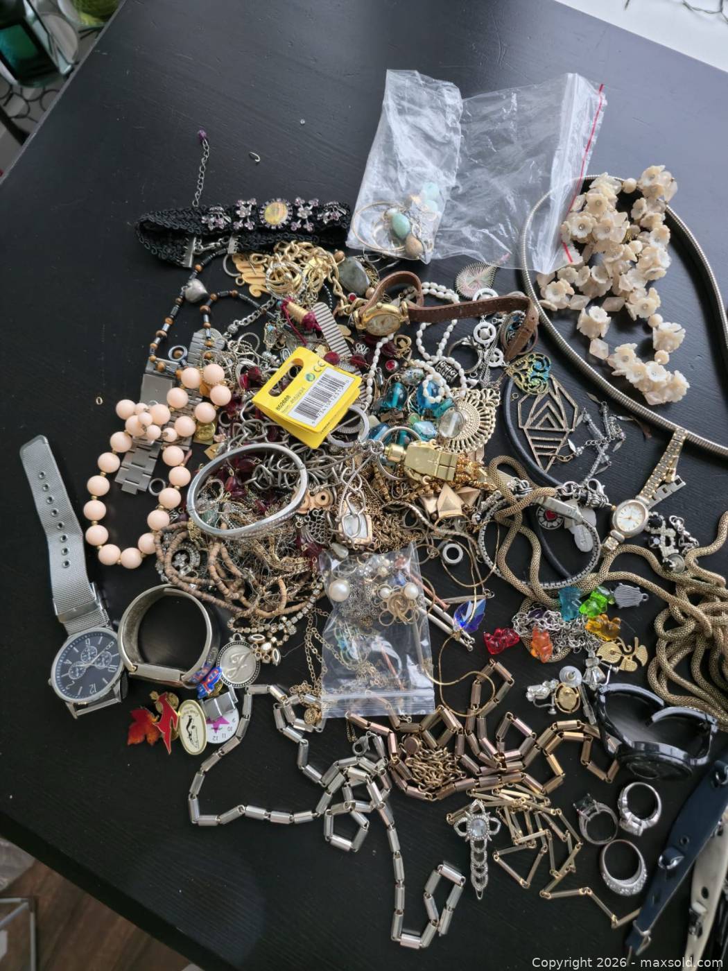 Large mixed costume jewelry pins watches lot | Maxsold