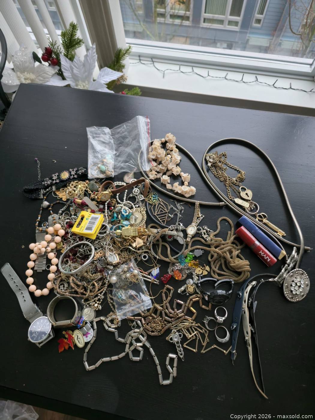 Large mixed costume jewelry pins watches lot | Maxsold