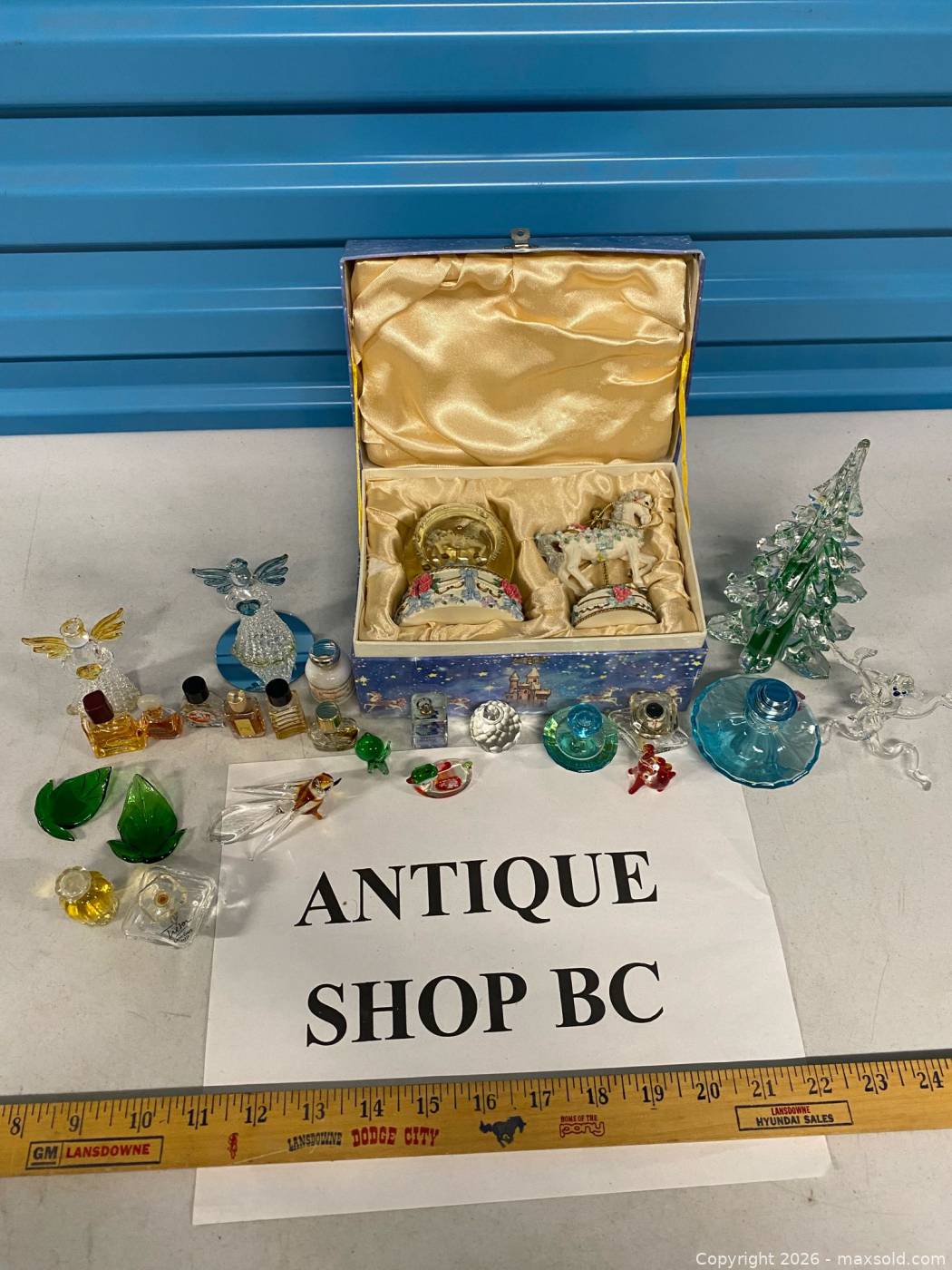 Decorative glass, boxed carousel set & miniature perfume bottle ...