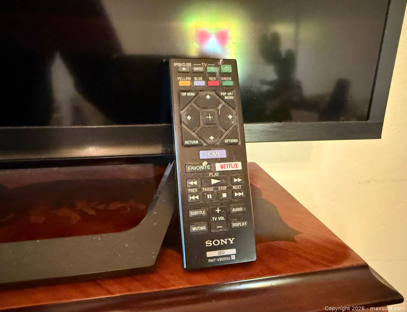 Sony KDL-40W650D 40" Smart TV with remote | Maxsold