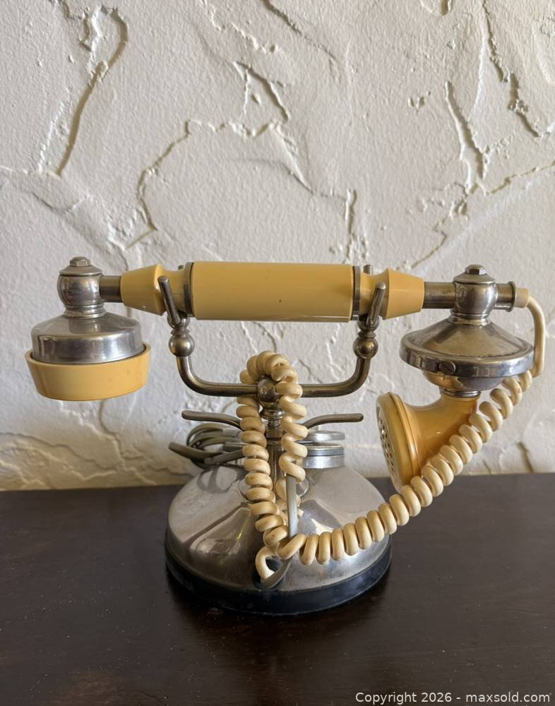 Vintage ITT French Style Rotary Dial Telephone | Maxsold