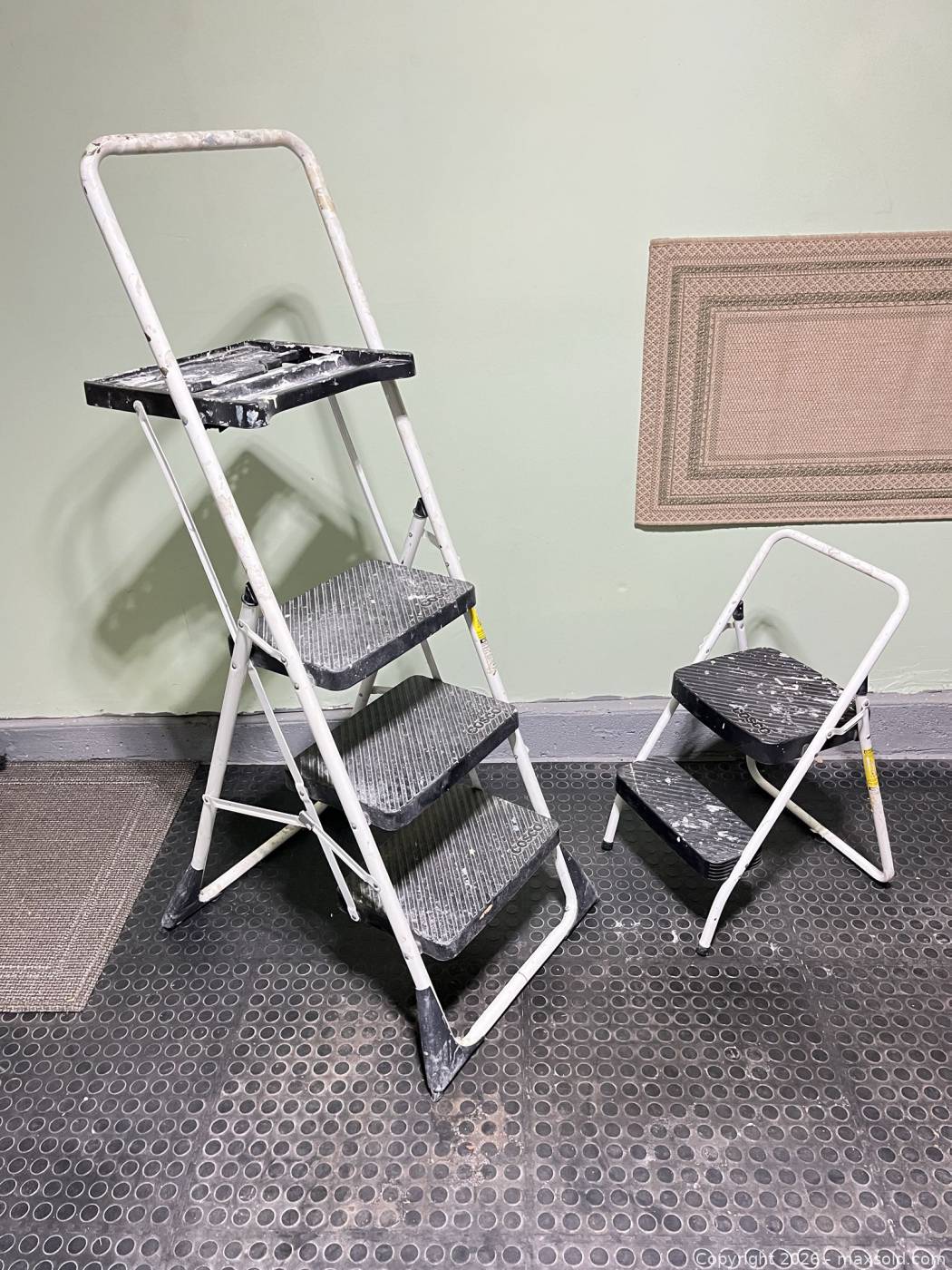 Cosco 5-ft 4-step ladder and 2-ft 2-step stool | Maxsold