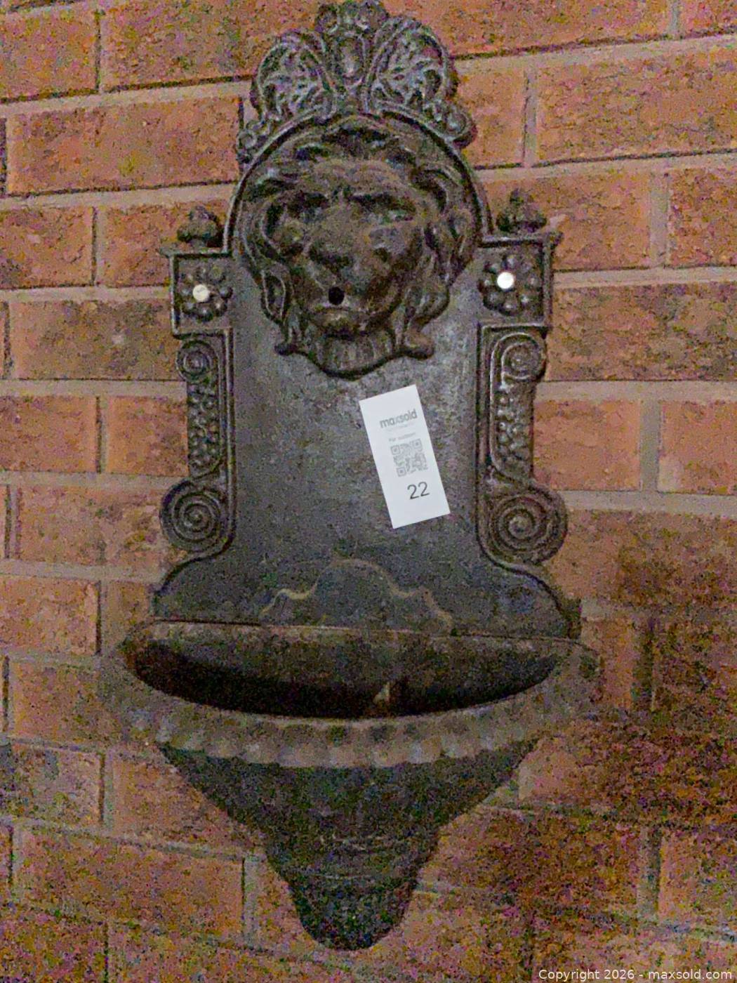Cast iron wall-mounted planter with lion head | Maxsold