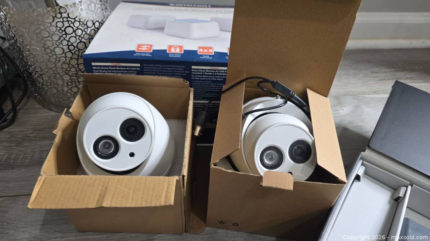 Intellinet mesh Wi-Fi kit, security cameras, lamp | Maxsold
