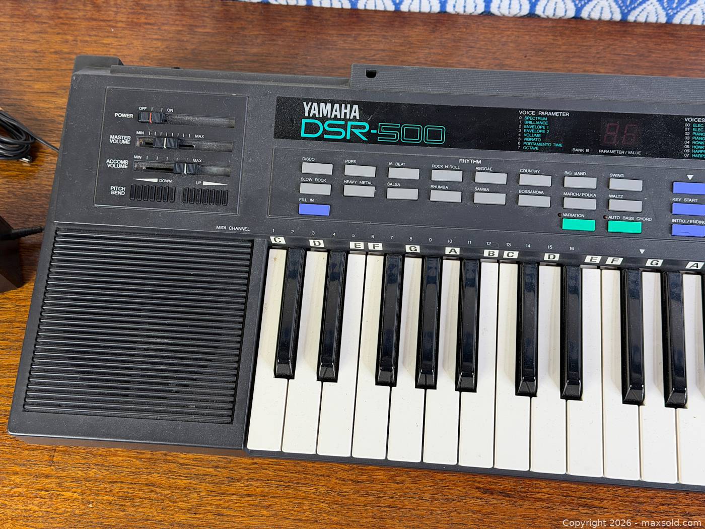 Yamaha DSR-500 Portable Keyboard | Maxsold