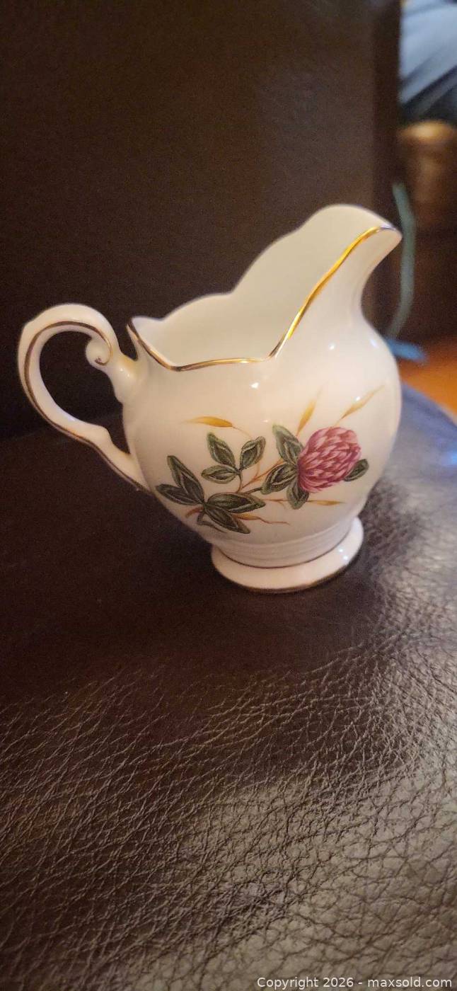 Tuscan Four Leaf Clover bone china creamer & bowl | Maxsold