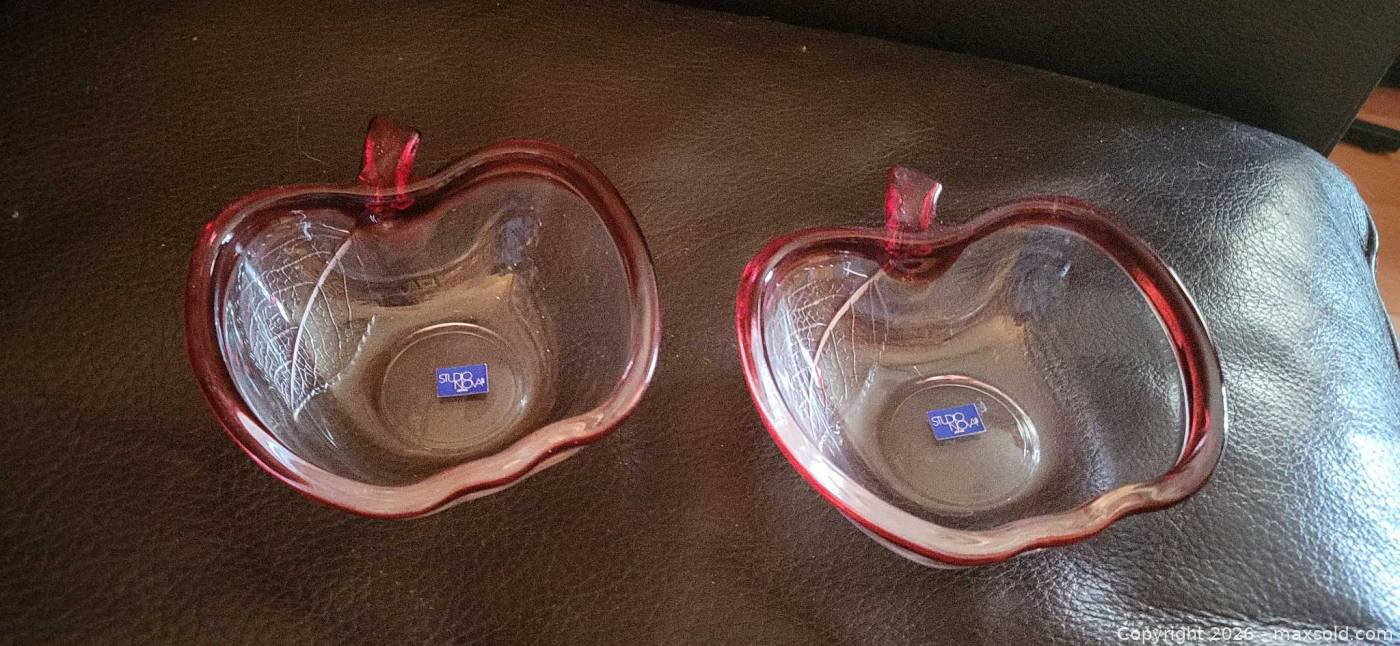 Studio Nova apple-shaped pressed glass bowls set | Maxsold