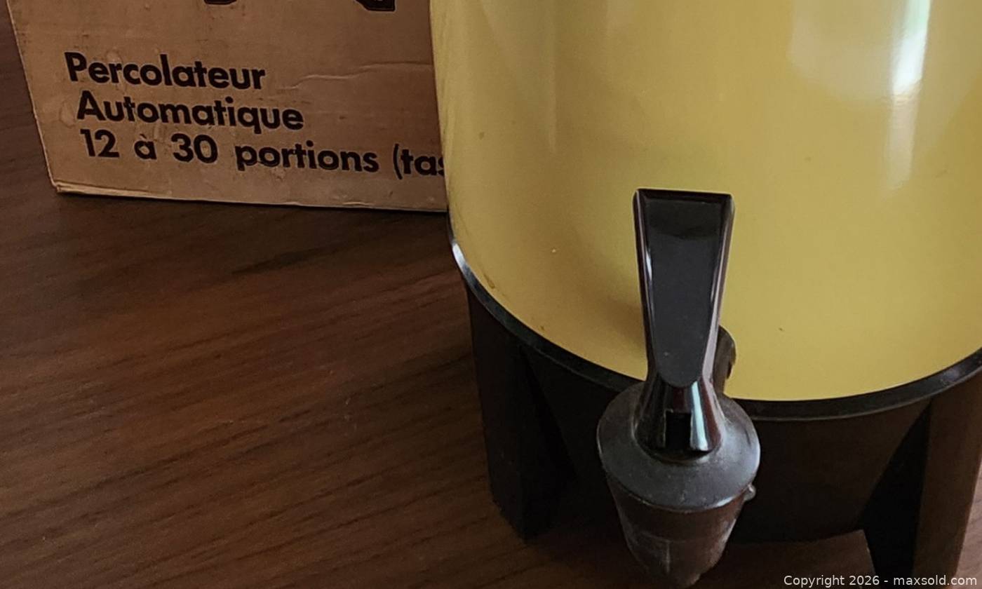 West Bend 30-Cup Coffee Percolator Urn | Maxsold