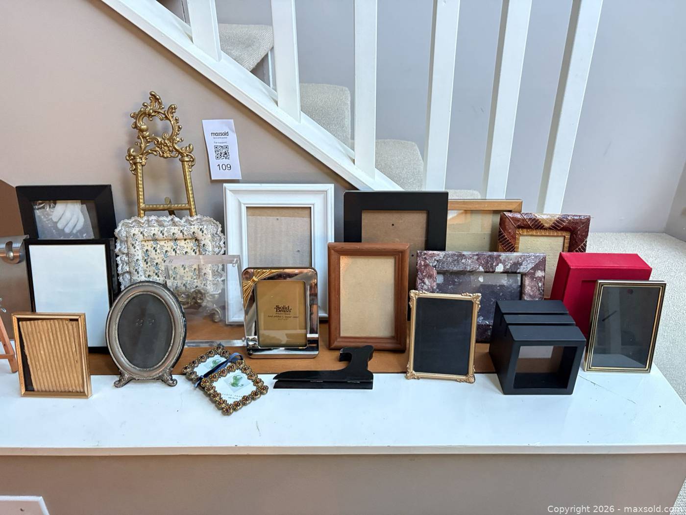 Assorted picture frames and display stands | Maxsold