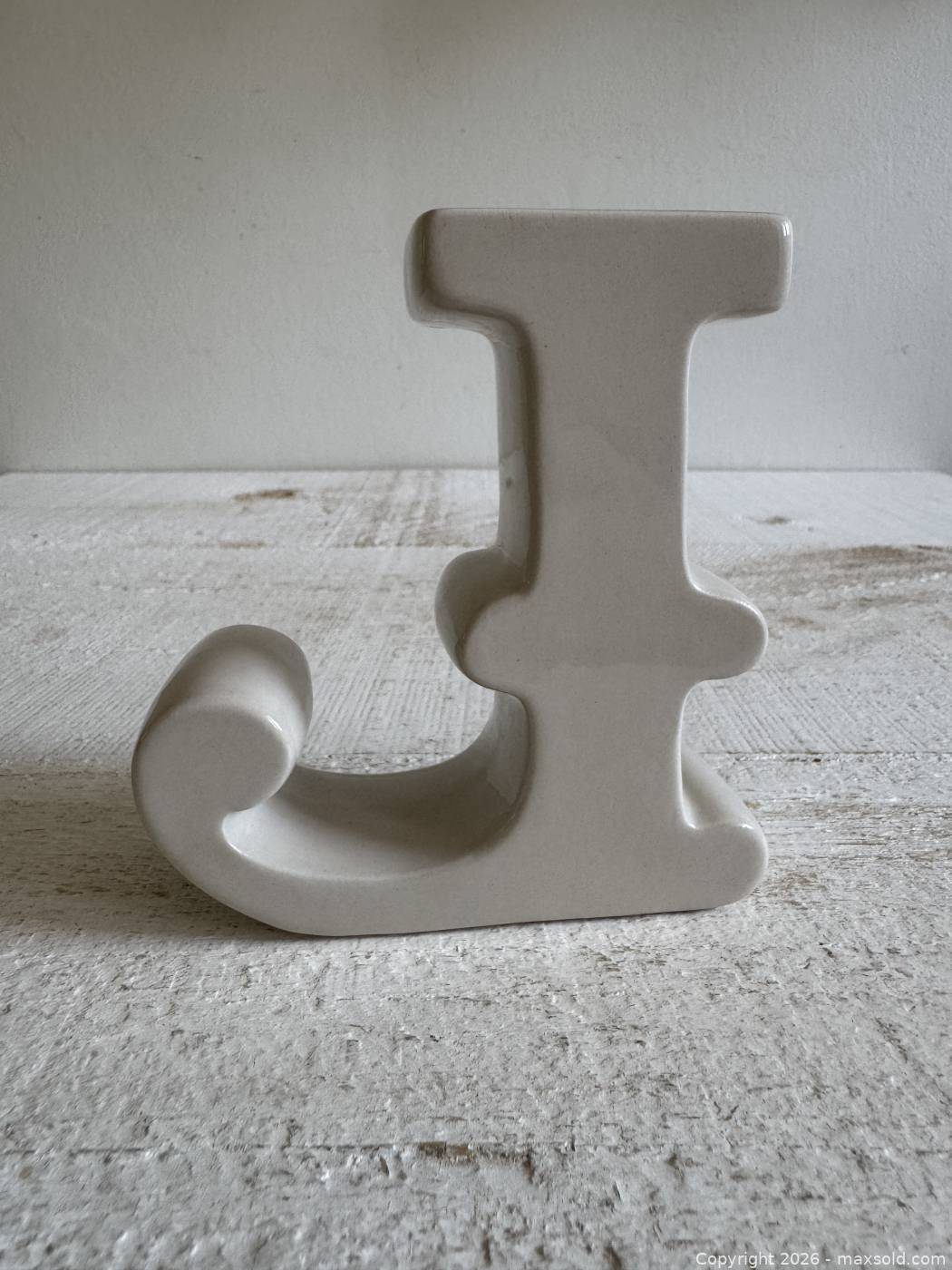 Vintage Hallmark ceramic letter L figurine | Maxsold
