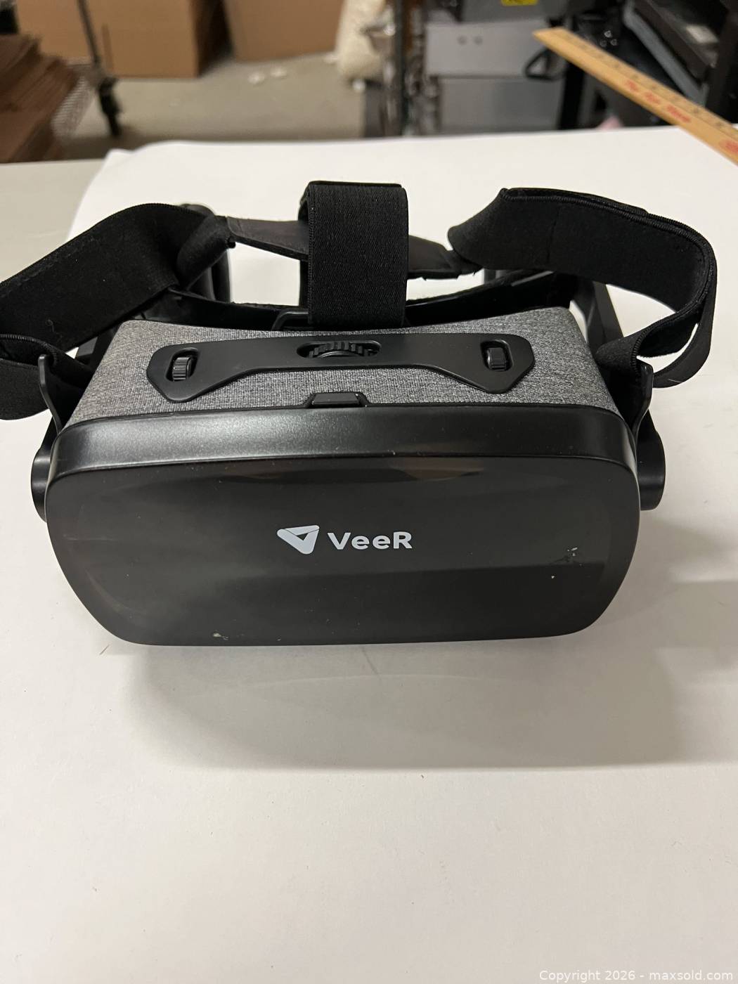 Veer virtual reality headset | Maxsold