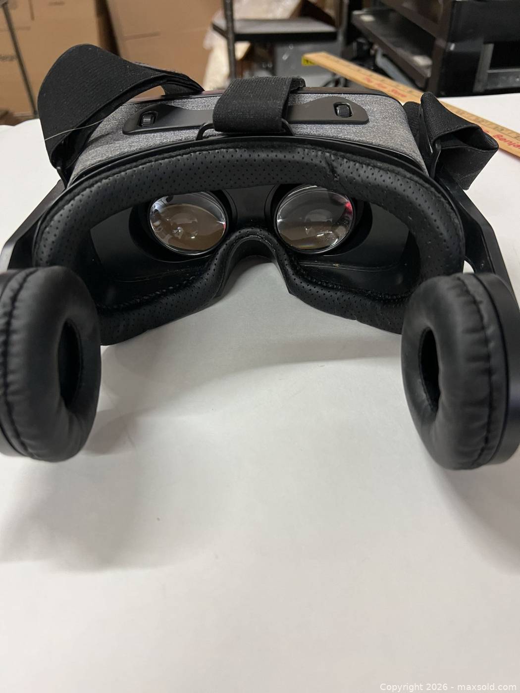 Veer virtual reality headset | Maxsold