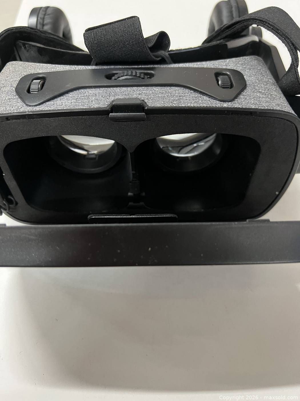 Veer virtual reality headset | Maxsold