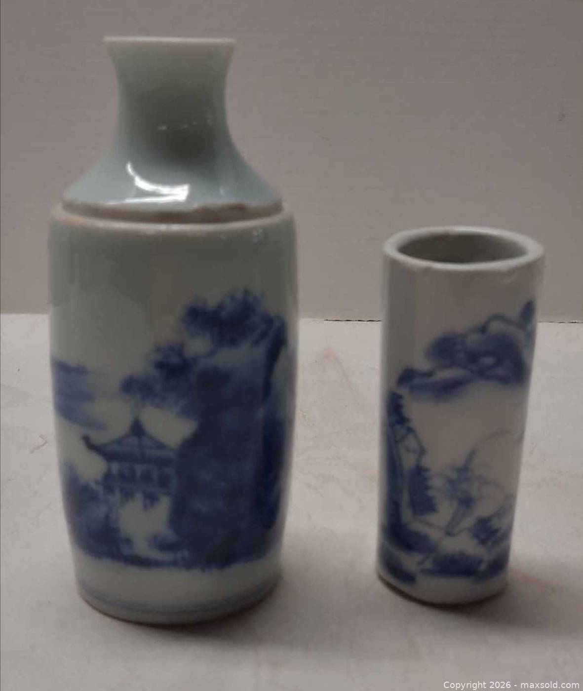 Blue-white porcelain vase & brush pot | Maxsold