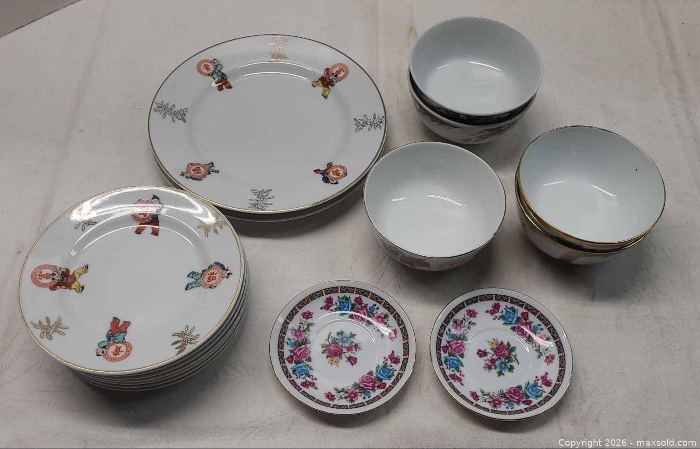 Porcelain dessert plates, rice bowls and saucers | Maxsold