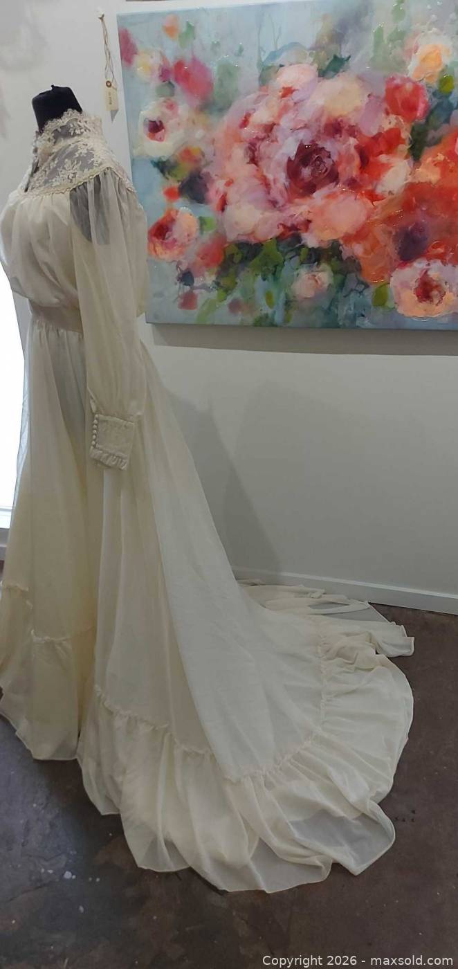 1980 ivory wedding dress with lace yoke | Maxsold