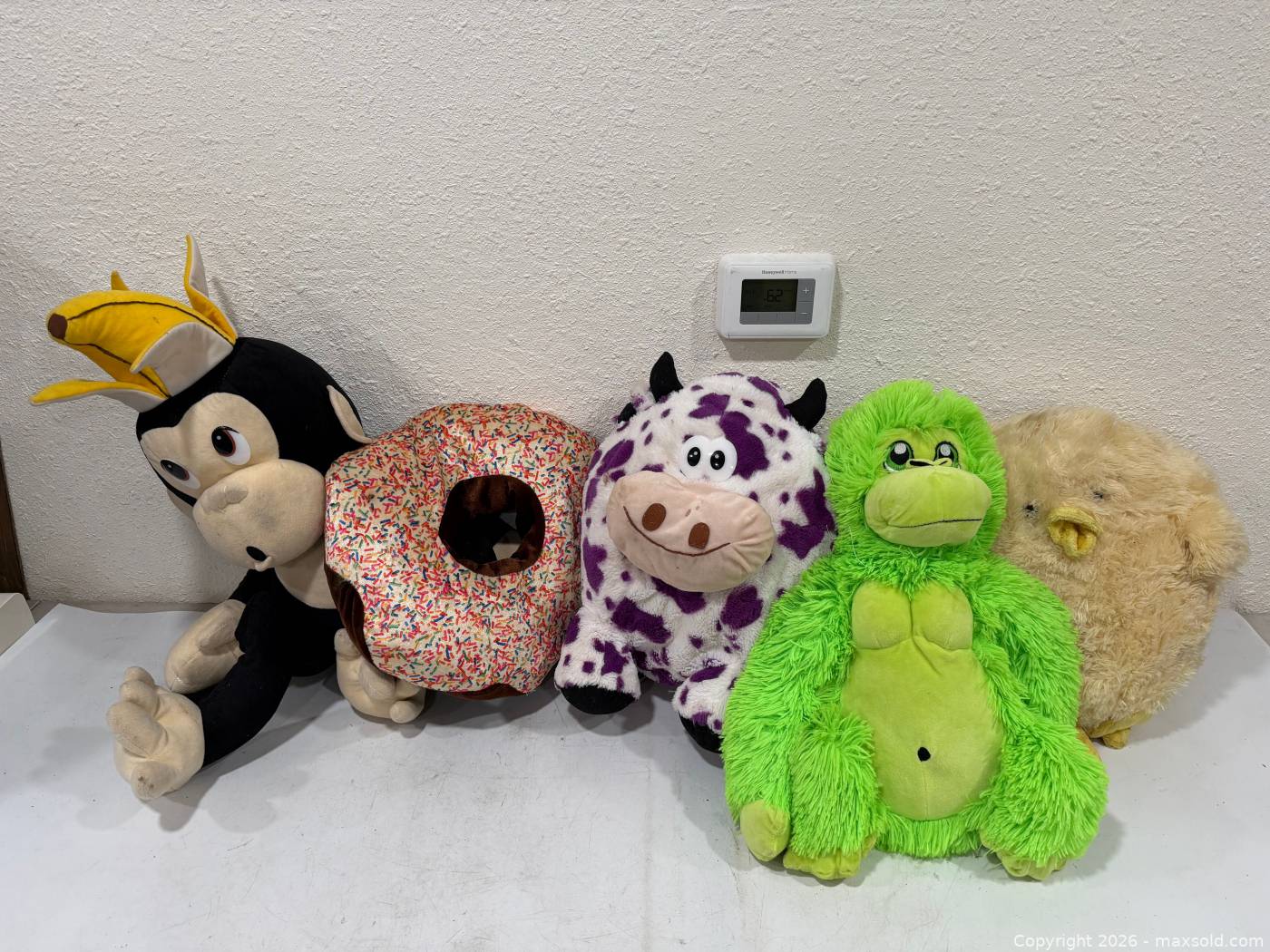 Mixed plush toys stuffed animals and characters | Maxsold