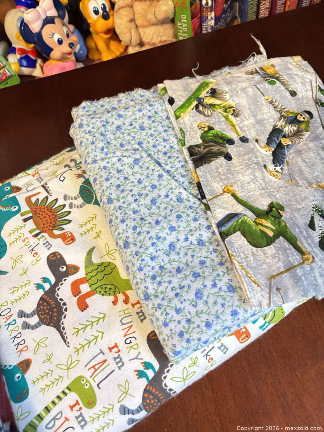 Flannel quilting fabric bundle, 9 pieces | Maxsold