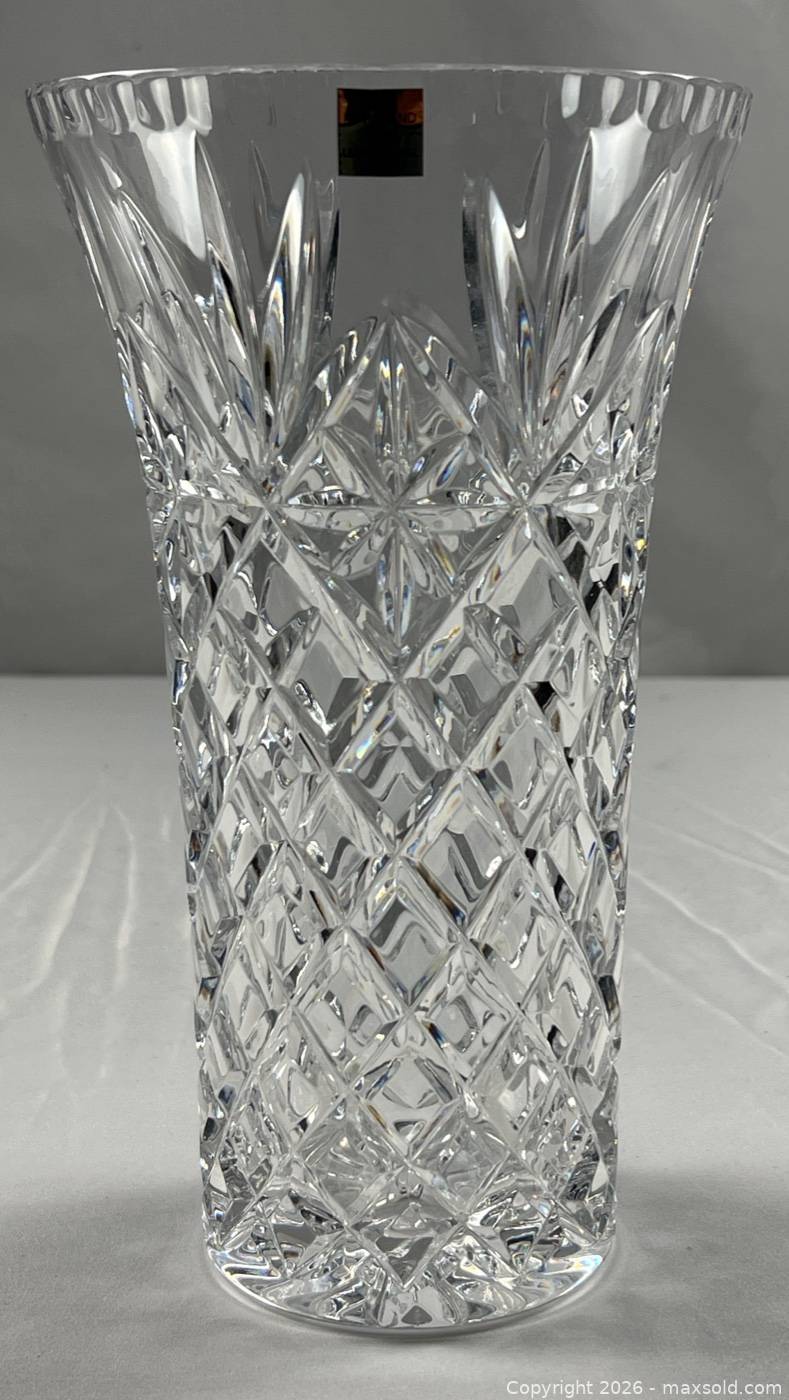 Hand Cut 24% Leaded Crystal Vase 9-1/4" | Maxsold