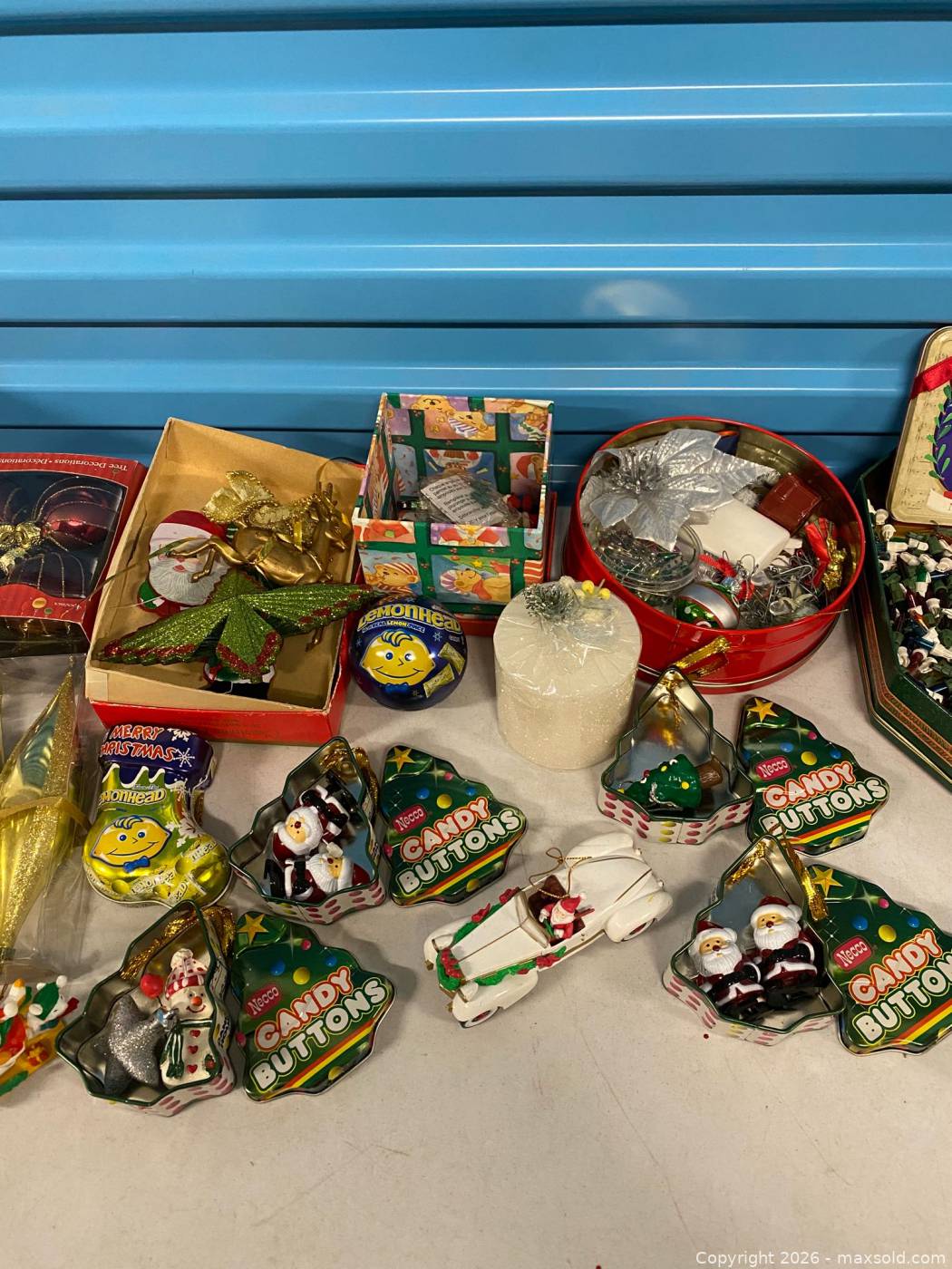 Assorted Christmas decorations, ornaments, tins | Maxsold