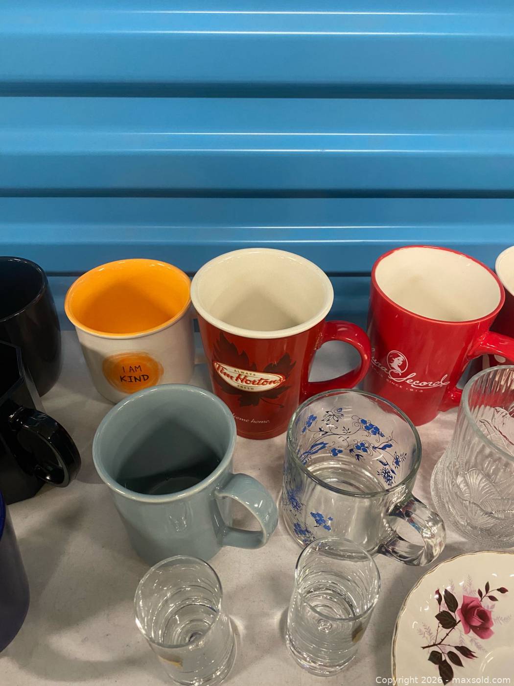 Tim Hortons, Starbucks, Laura Secord Mugs & Glassware | Maxsold